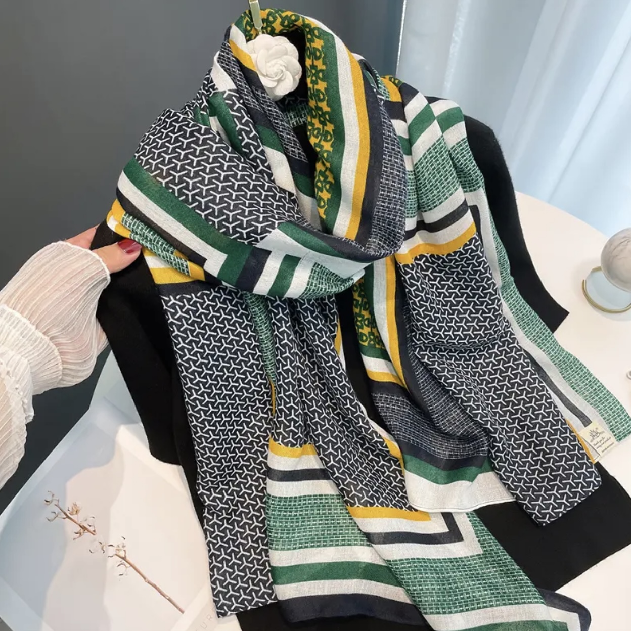 Foulard Chic bleu marine et vert - Les Écrins de Cassiopée
